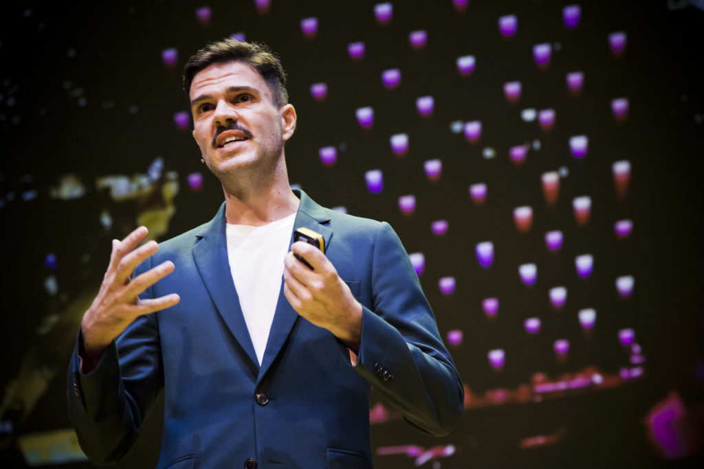 What about love? | Guto Requena - What Design Can Do